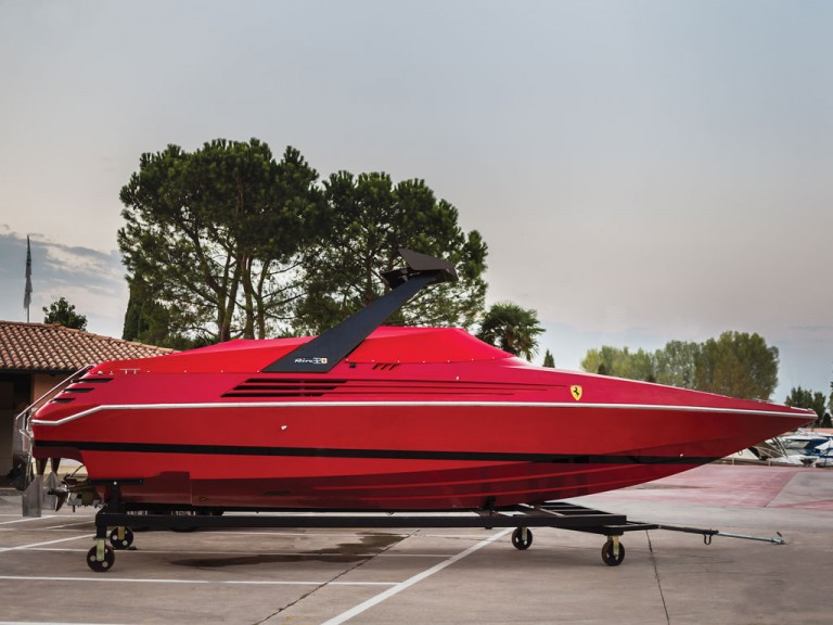 Riva Ferrari 32 - Revivaler