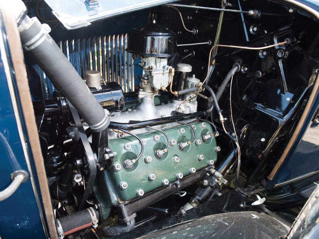 Ford V-8 DeLuxe Roadster - Revivaler