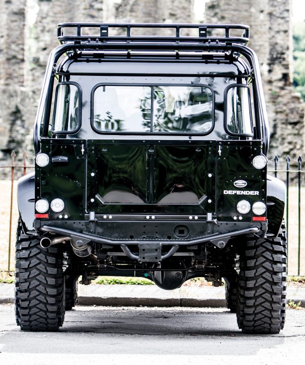 "Spectre" Land Rover Defender SVX - Revivaler