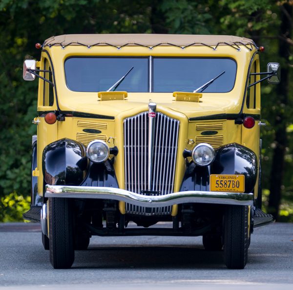 White Model 706 Yellowstone Park Tour Bus - Revivaler