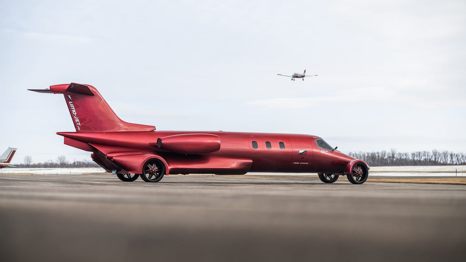 Limo-Jet "Lear Jet" Limousine - Revivaler