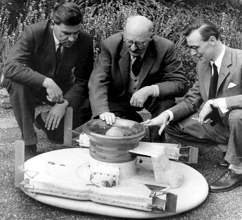 Christopher Cockerell and the Hovercraft - Revivaler