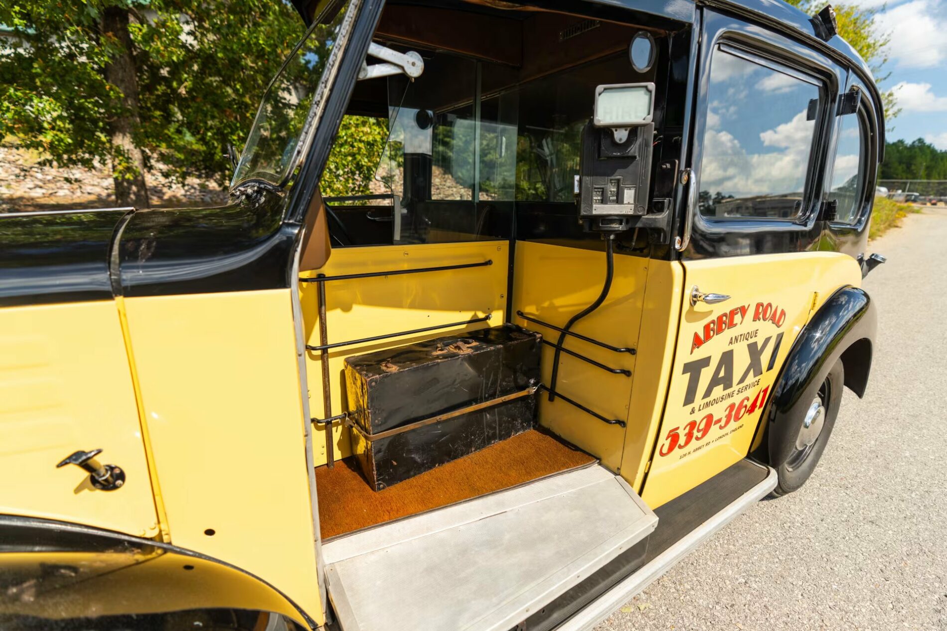 Austin FX3 "Abbey Road" Ex-London Taxi - Revivaler