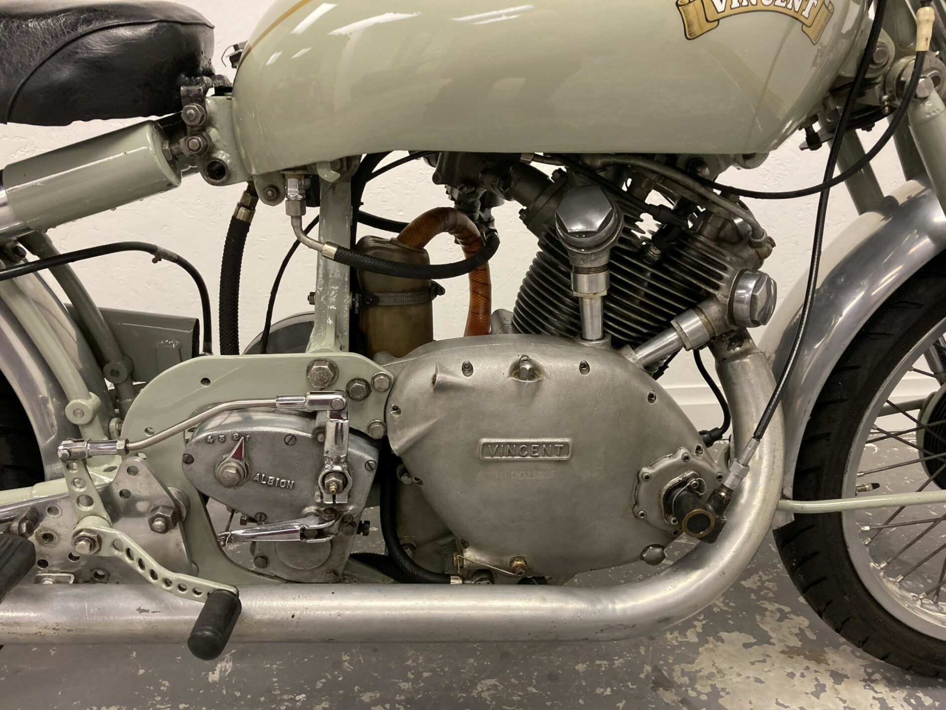 Vincent Grey Flash - Revivaler