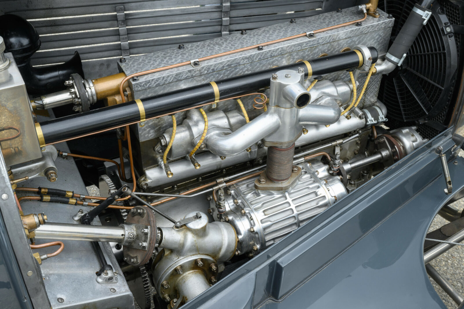 1928 Bugatti Type 43 - Revivaler